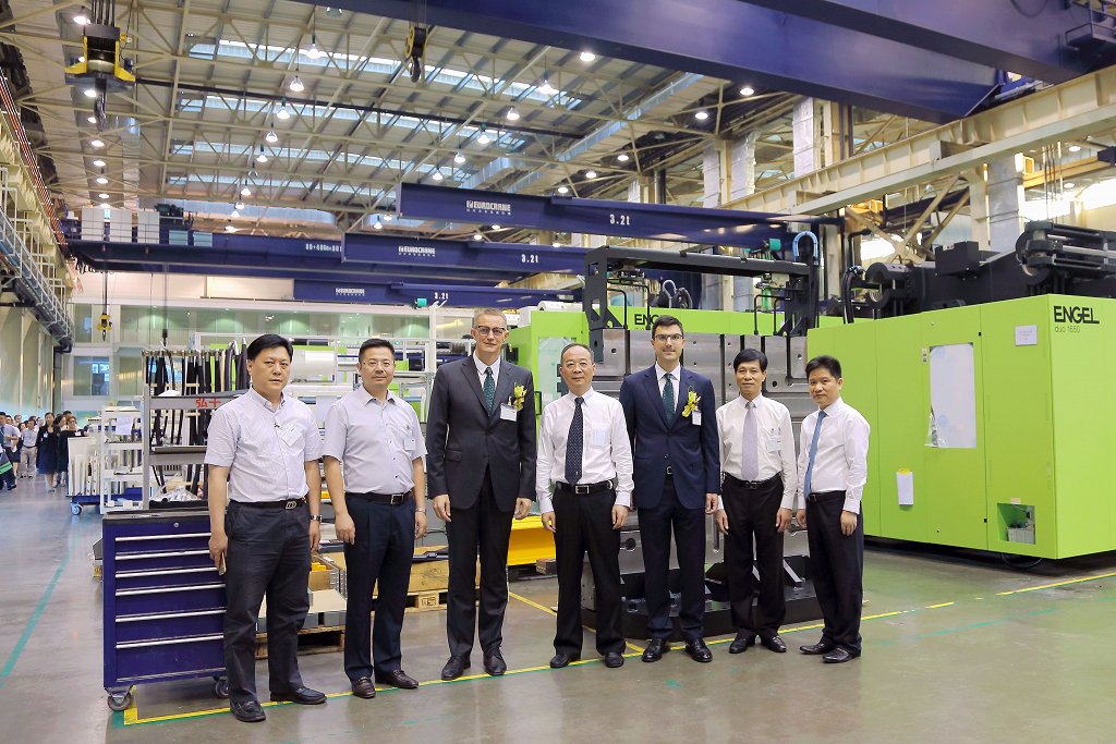 ENGEL and guests celebrate 10 years of large-size duo machines from ...