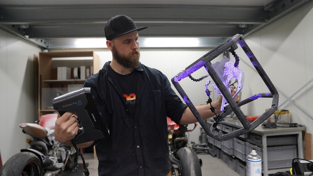 The nifty measurement device: frame, spray and dots - News - eng