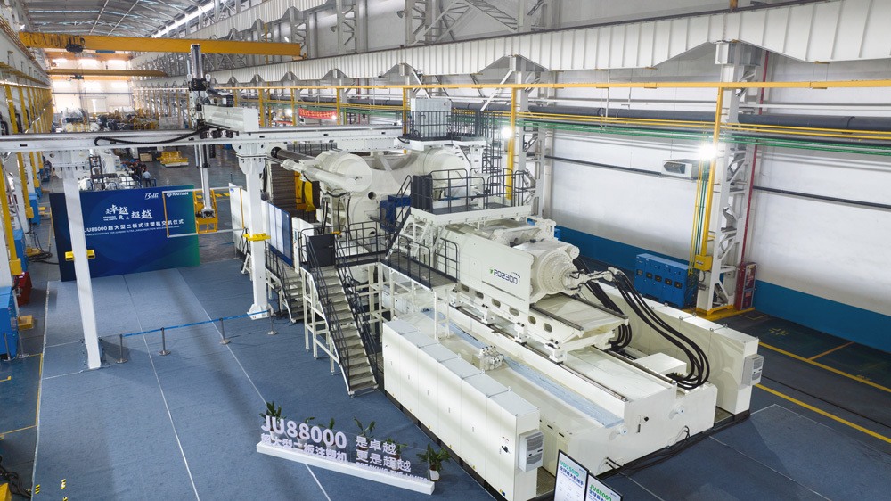 Injection molding machine with 8800 t - Innovative power giant from ...